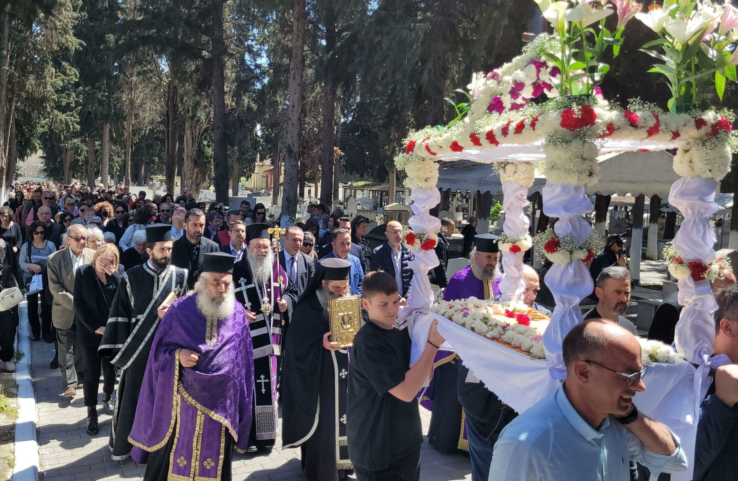 Δράμα – Α’ Κοιμητήρια: η Ακολουθία του Επιταφίου και η περιφορά του ...